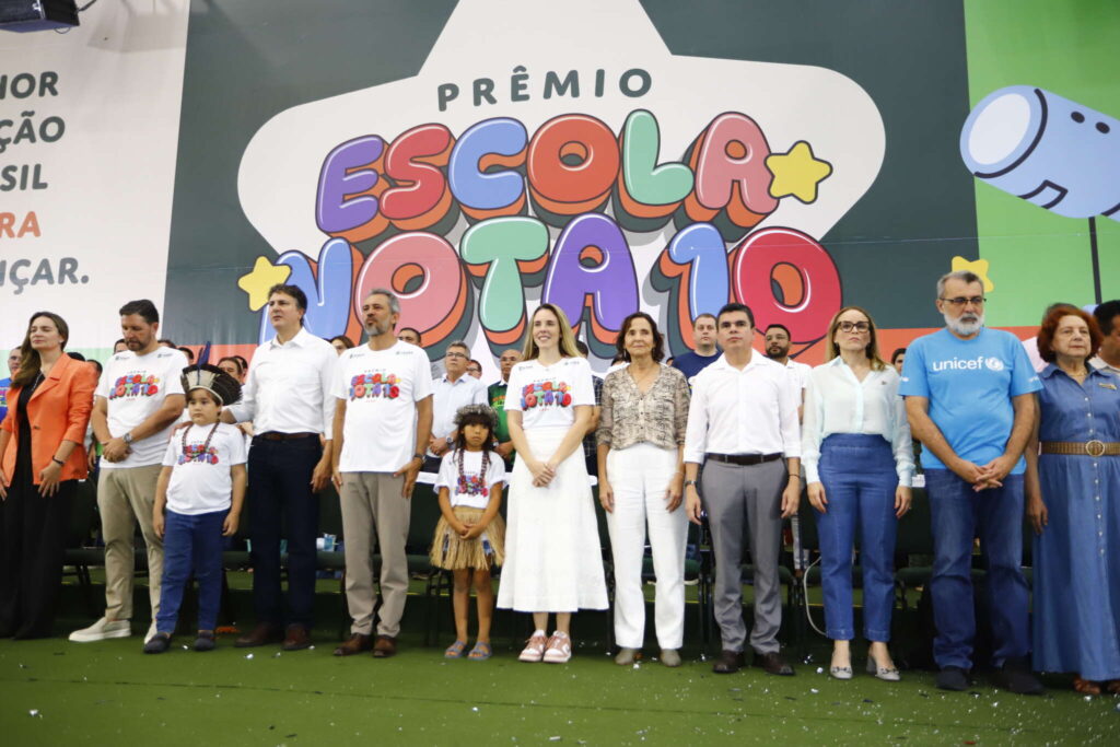 Governo do Ceará entrega Prêmio Escola Nota 10 a 434 escolas - Portal Ceará